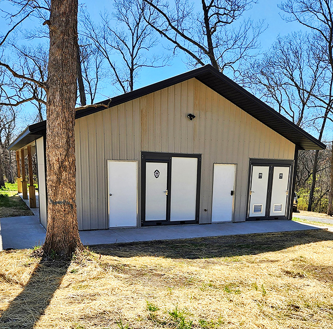 This unassuming building houses the market's most essential amenities. Even treasure hunters need comfort stations between discoveries.