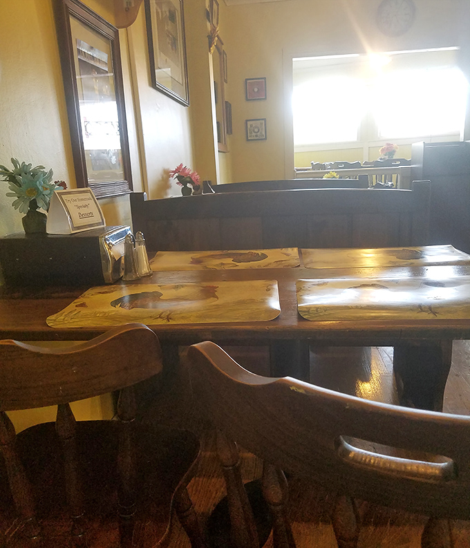 Rooster-adorned placemats and wooden tables set the stage for a memorable meal&mdash;like dining at your favorite aunt's house, if she were a chicken wizard.