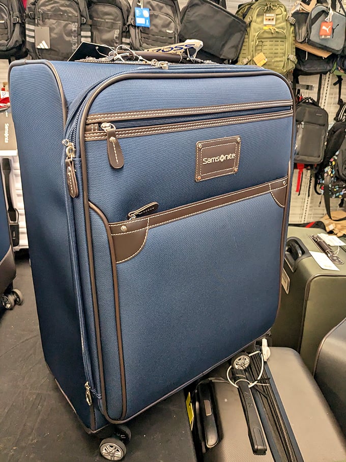 This Samsonite suitcase is ready for its next adventure, probably at a price that leaves more money for the actual vacation. 