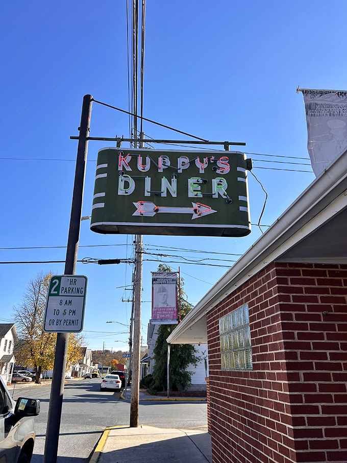 The vintage neon sign glows like a beacon for hungry travelers &ndash; part roadside Americana, part "follow me to happiness" arrow.