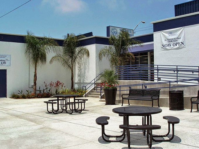 California sunshine meets thrift store charm in this outdoor seating area &ndash; a perfect spot to contemplate your bargain-hunting strategy.