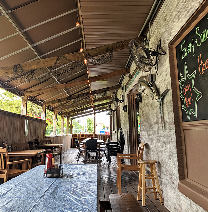 Covered patio dining lets you savor great food while enjoying Ohio's surprisingly pleasant seasons.