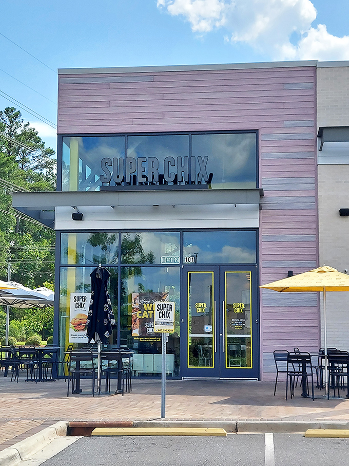 First impressions matter, and Super Chix nails it with their contemporary exterior. Those yellow door frames are like beacons guiding hungry souls home.