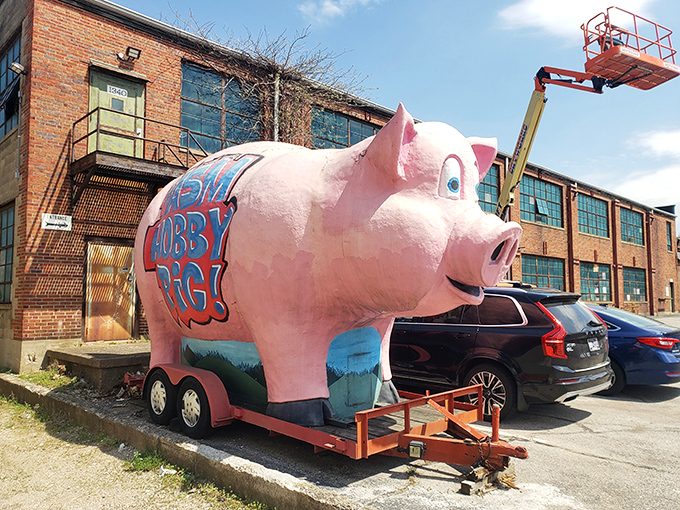 This little piggy went to market... and became an advertising icon! The "Pork Lobby Pig" represents the golden age of roadside attractions.