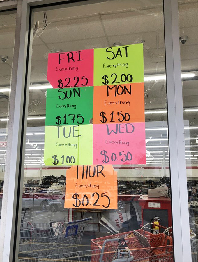 A symphony of colorful signs breaks down the week in prices, turning calendar days into saving opportunities.