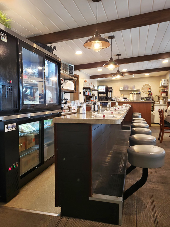 Counter seating: where solo diners become regulars and regulars become family. Those stools have heard more local stories than any therapist in town.