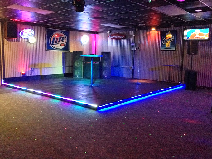 By day a dining area, by night a stage for local entertainment&mdash;this space transforms faster than Clark Kent in a phone booth.