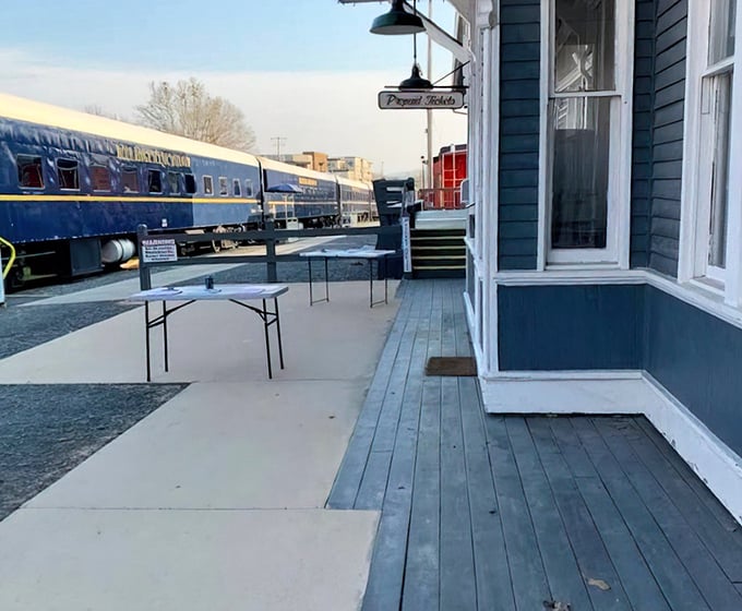 The platform waits in quiet anticipation, like a stage before the performance, ready for the day's journey to begin.