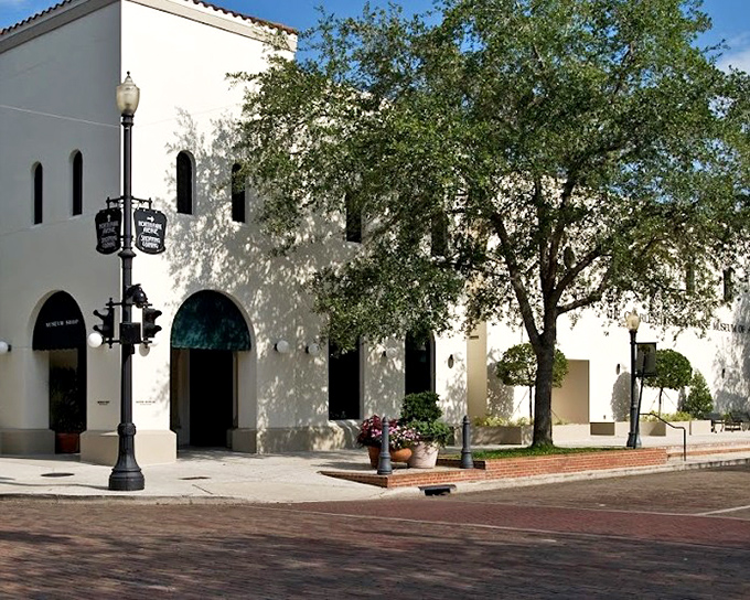 Clean white walls and minimalist design – the perfect canvas to showcase America's most beautiful art glass collection.