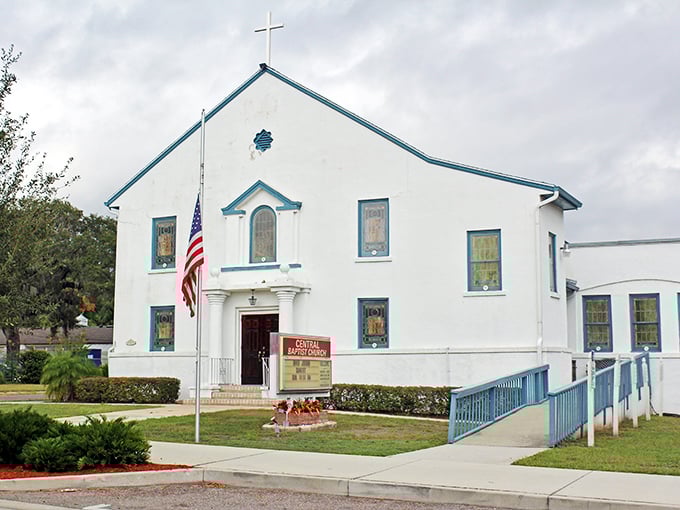 Small-town Florida living thrives in Leesburg where community spirit and affordable charm go hand in hand.