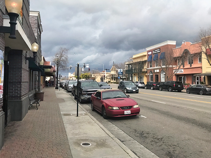 Clovis Avenue's pedestrian-friendly sidewalks and varied architecture make window shopping and afternoon strolls a daily pleasure rather than a special occasion.
