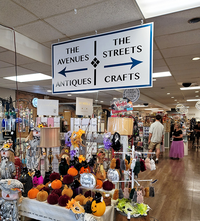 The mall's clever signage system ensures you'll find your way to more spending opportunities. "The Streets" and "The Avenues" of vintage paradise.