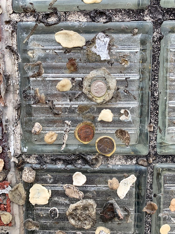 The famous "gum wall" &ndash; where patrons leave their mark and a penny for good luck in this quirky tradition that health inspectors somehow tolerate.