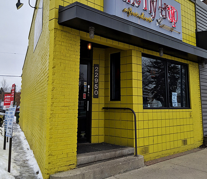 Even in winter, that yellow brick exterior radiates warmth. Like following a delicious yellow brick road that leads to comfort food instead of wizards.