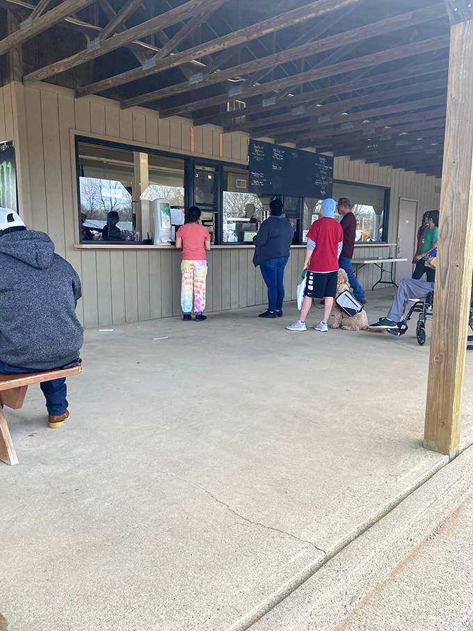 The nerve center of market operations. Where hungry shoppers line up for sustenance before diving back into the treasure-hunting fray.