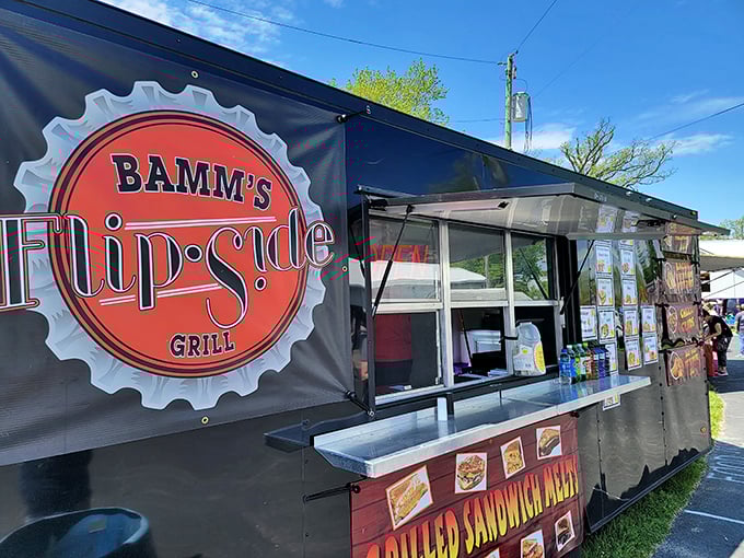 Bamm's Flip Side Grill proves that serious hunger pangs meet their match at flea markets too&mdash;because treasure hunting requires proper fuel.