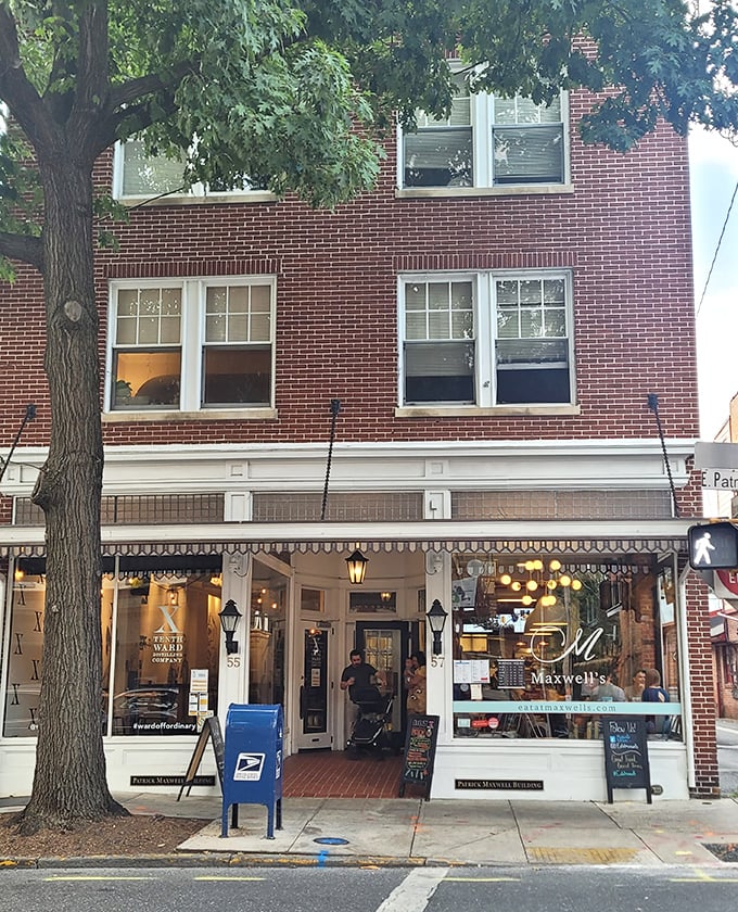 The welcoming storefront beckons like an old friend with exceptionally good taste in burgers. Those golden lights promise delicious things await inside.
