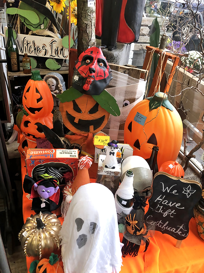 Halloween decorations that celebrate the spooky season with vintage charm. These retro pumpkins and ghosts bring back trick-or-treating memories.