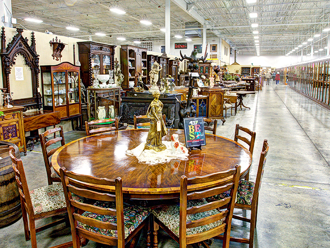 Dining in style never goes out of fashion&mdash;this magnificent round table with its gleaming finish awaits a family ready to create new memories around its edge.