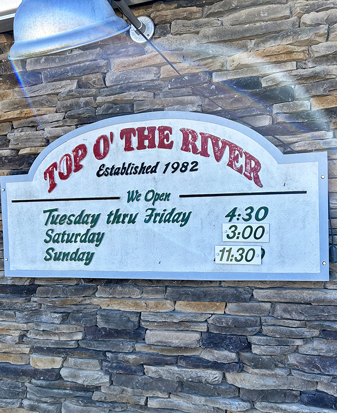 Established in 1982 and still drawing crowds&mdash;these hours are worth noting. Plan accordingly or face the disappointment of an empty stomach.