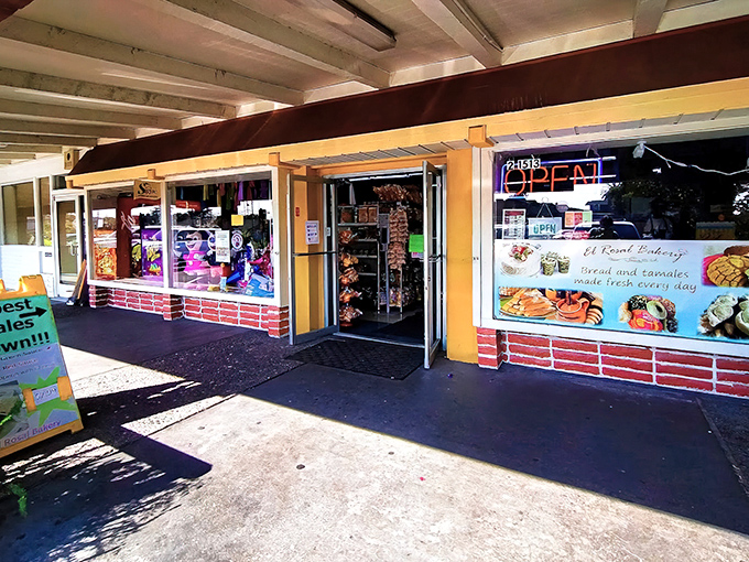 The exterior view reveals El Rosal's humble charm. Like a good book, it's what's inside that counts—and inside is delicious.