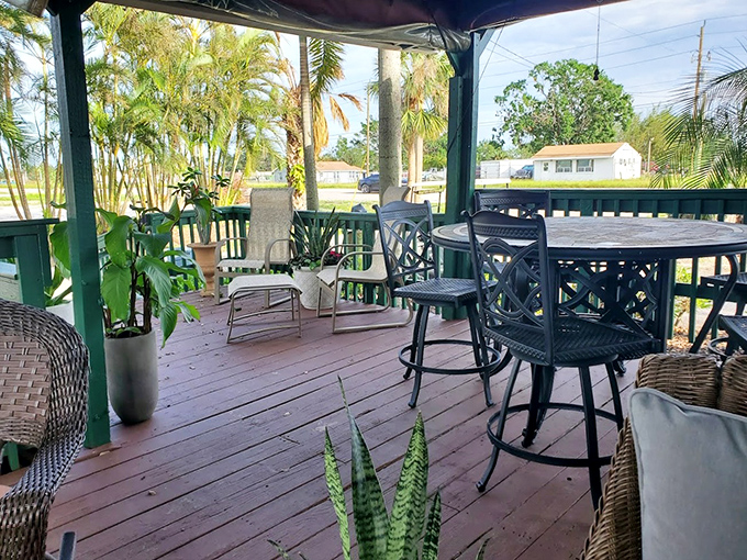 Outdoor dining Florida-style&mdash;where palm trees provide the ambiance and seafood provides the magic. No dress code, just appetite required.