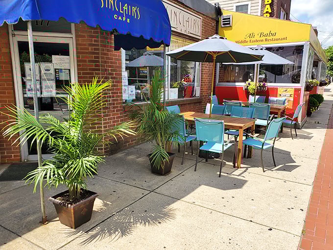 When weather permits, sidewalk seating offers fresh air with your French toast and a side of people-watching with your pancakes.