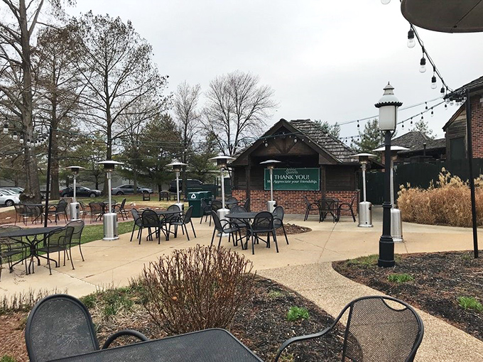 Outdoor dining that combines fresh air with fresh flavors&mdash;the kind of setting that makes you linger over that last glass of wine.