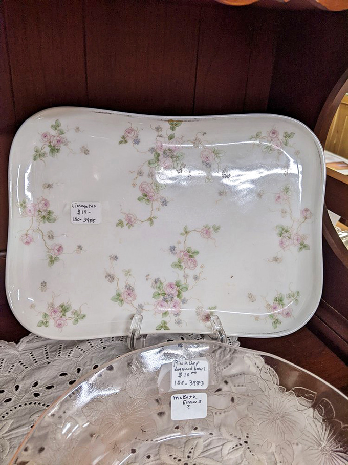 Floral elegance preserved in porcelain. This serving tray has probably witnessed more family gatherings than your grandmother's photo album.