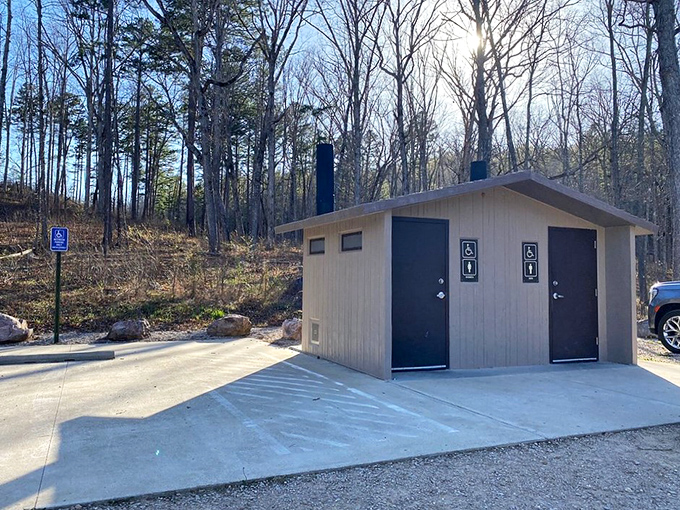 Even the facilities blend harmoniously with the surroundings. Practical comfort without spoiling the wilderness vibe.