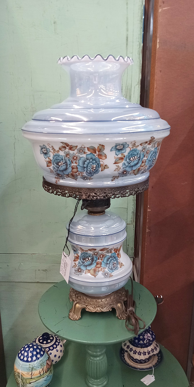 This isn't just a lamp &ndash; it's a floral time capsule from Grandma's parlor, when "mood lighting" meant something entirely different.