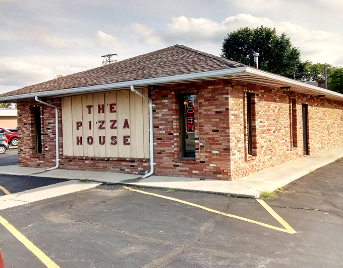 The Pizza House embodies unpretentious local dining&mdash;where the food is honest, the prices are reasonable, and nobody's trying to reinvent the wheel or deconstruct your dinner.