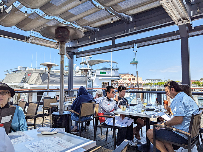 Harbor-side dining that makes you wonder why you ever eat indoors&mdash;boats, blue water, and beautiful food in one frame.