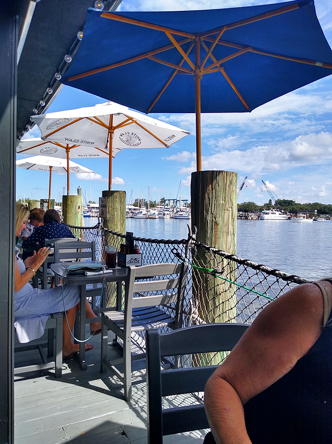 Waterfront dining with boats bobbing in the background &ndash; this is why people move to Florida and never look back.