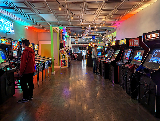 The perfect balance of space and games means never having to wait too long for your turn on Street Fighter II.