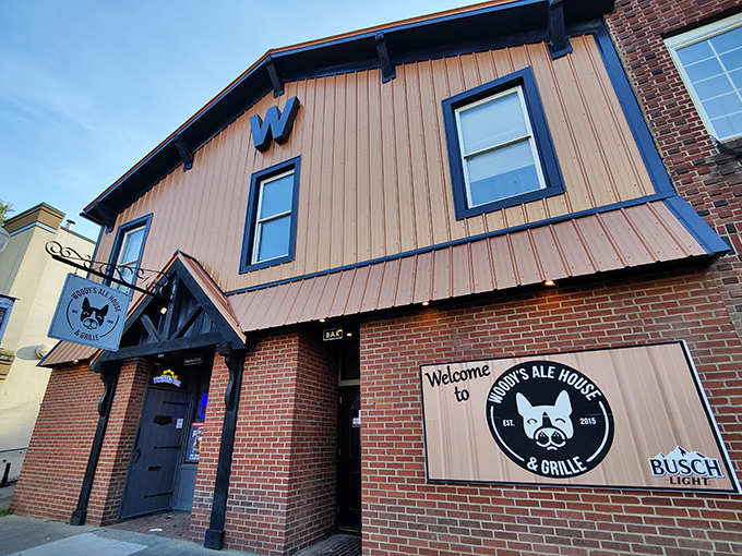 Woody's Ale House welcomes with its no-nonsense facade and promise of cold brews&mdash;the kind of place where everybody might actually know your name.