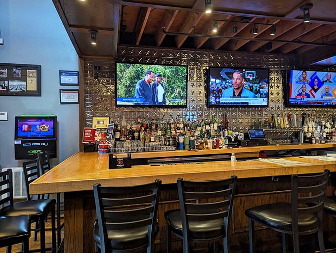 Multiple screens ensure you'll never miss a play, while the impressive bar selection guarantees you'll never suffer a subpar cocktail.