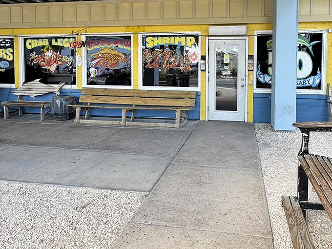 The entrance to Hunt's: where diet plans go to die and seafood dreams come to life. Those benches have supported generations of happy, full bellies.