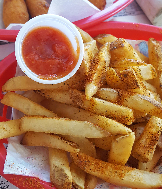 Golden fries with that perfect crispy exterior &ndash; the kind of side dish that makes you forget about counting calories.