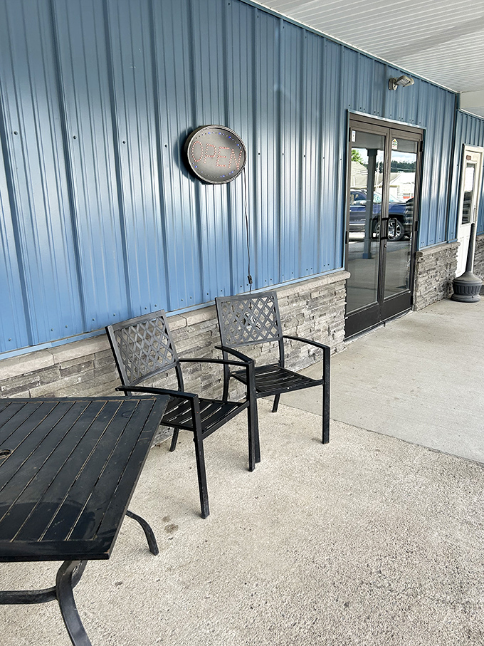 Simple outdoor seating where the Pennsylvania air adds an extra ingredient to your meal—tranquility.