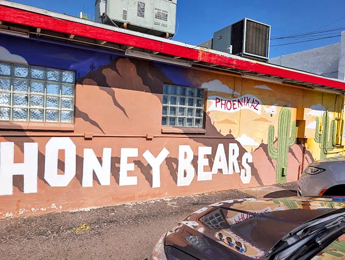 The desert-themed mural reminds you you're in Phoenix, while the BBQ transports you straight to Tennessee.