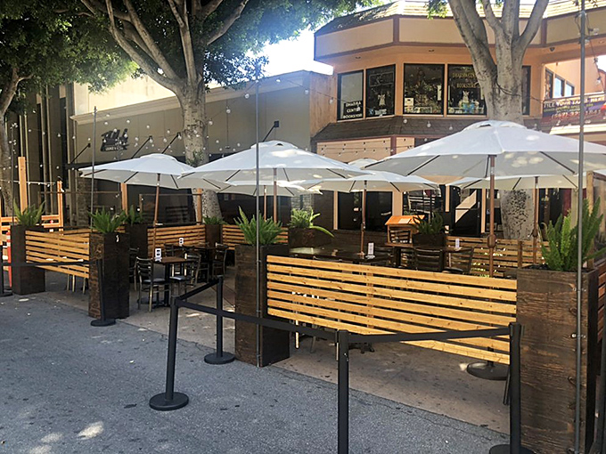 Outdoor seating that invites you to enjoy your barbecue under California sunshine. Al fresco never tasted so smoky.