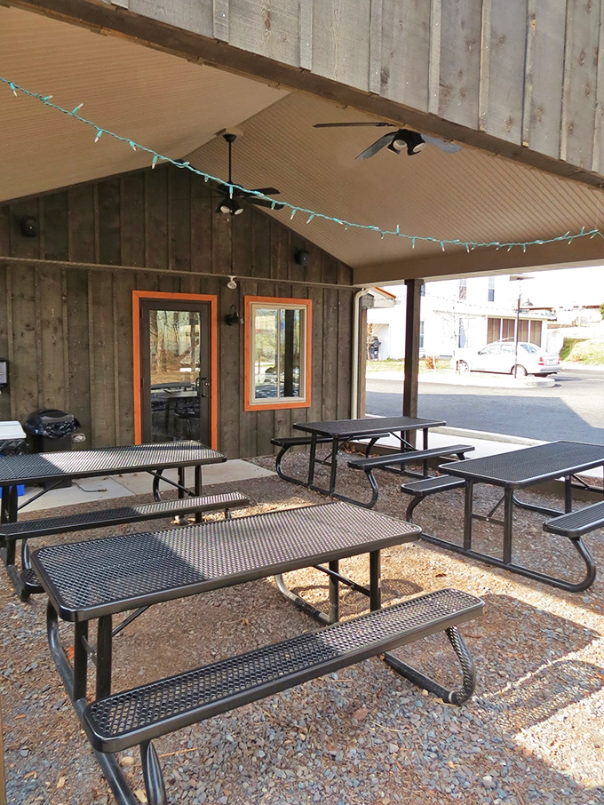 Outdoor seating that's no-frills but just right&mdash;because when the food is this good, white tablecloths would just get in the way.