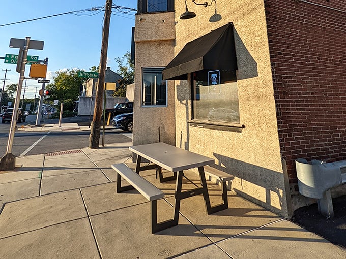 The sidewalk seating offers fresh air and prime people-watching&mdash;perfect for contemplating life's big questions, like "How do they get the bread so perfect?"