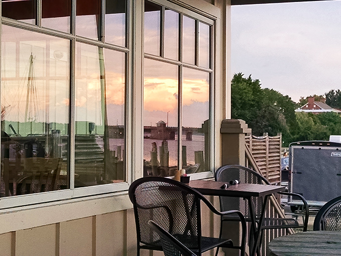 As the sun sets over the Sassafras River, diners are treated to nature's own dinner theater&mdash;a show that never gets old.