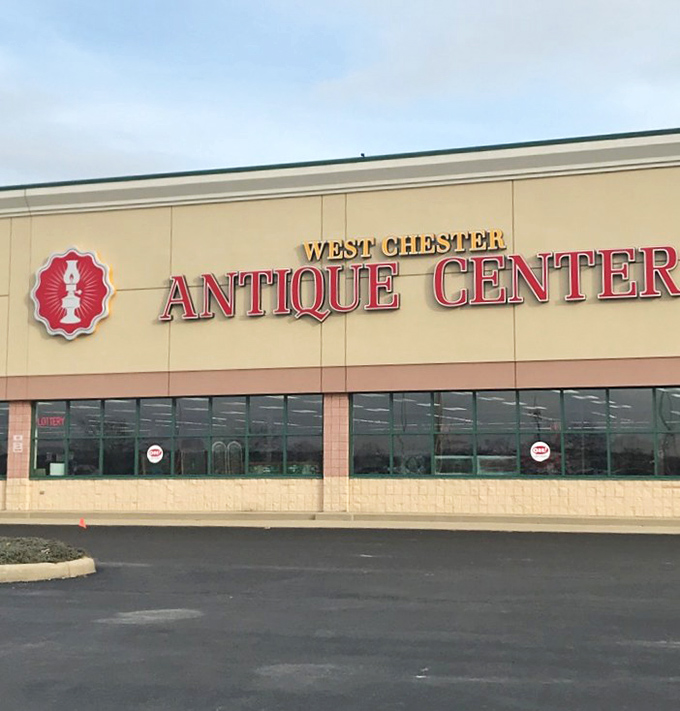 The beige exterior hides chromatic wonders within, like a plain book cover concealing the greatest story ever told. Don't judge this antique center by its fa&ccedil;ade.