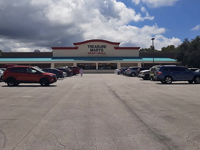 The parking lot fills early on weekends &ndash; a telltale sign that savvy shoppers are already inside scoring deals.