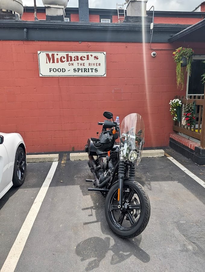 Plenty of parking means the hardest part is choosing what to order, not where.