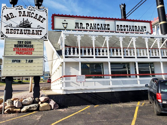 Plenty of parking means you won't have to choose between breakfast and convenience here.