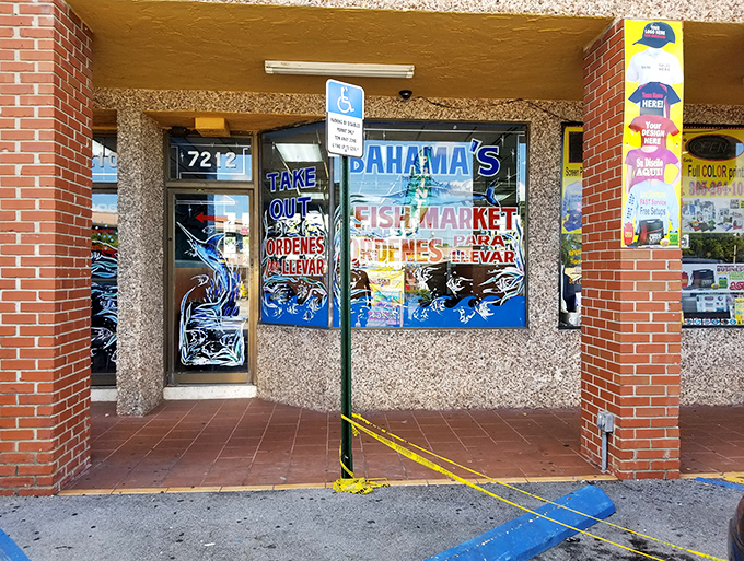 The siren call of seafood in neon and paint. The entrance beckons with promises of "ORDENES PARA LLEVAR" for those wise enough to stop.